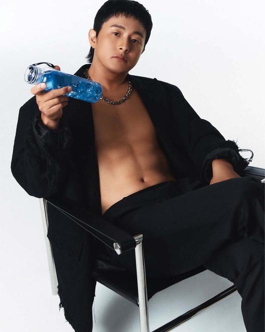 기안84, 다이어트 보조제 광고로 '복근' 공개